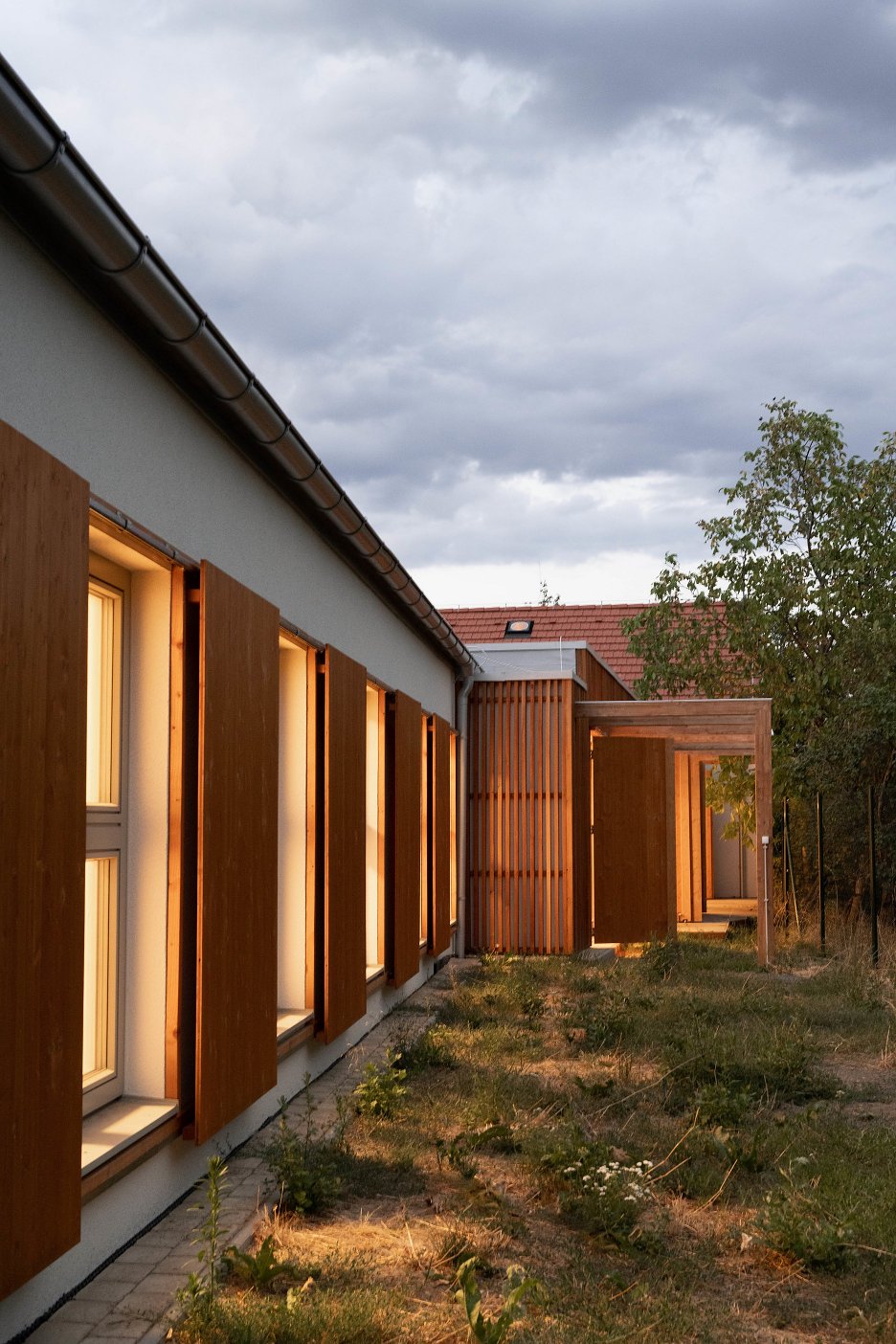 Rodinný dvojdom so špecifickým poslaním, Častá | Archinfo.sk
