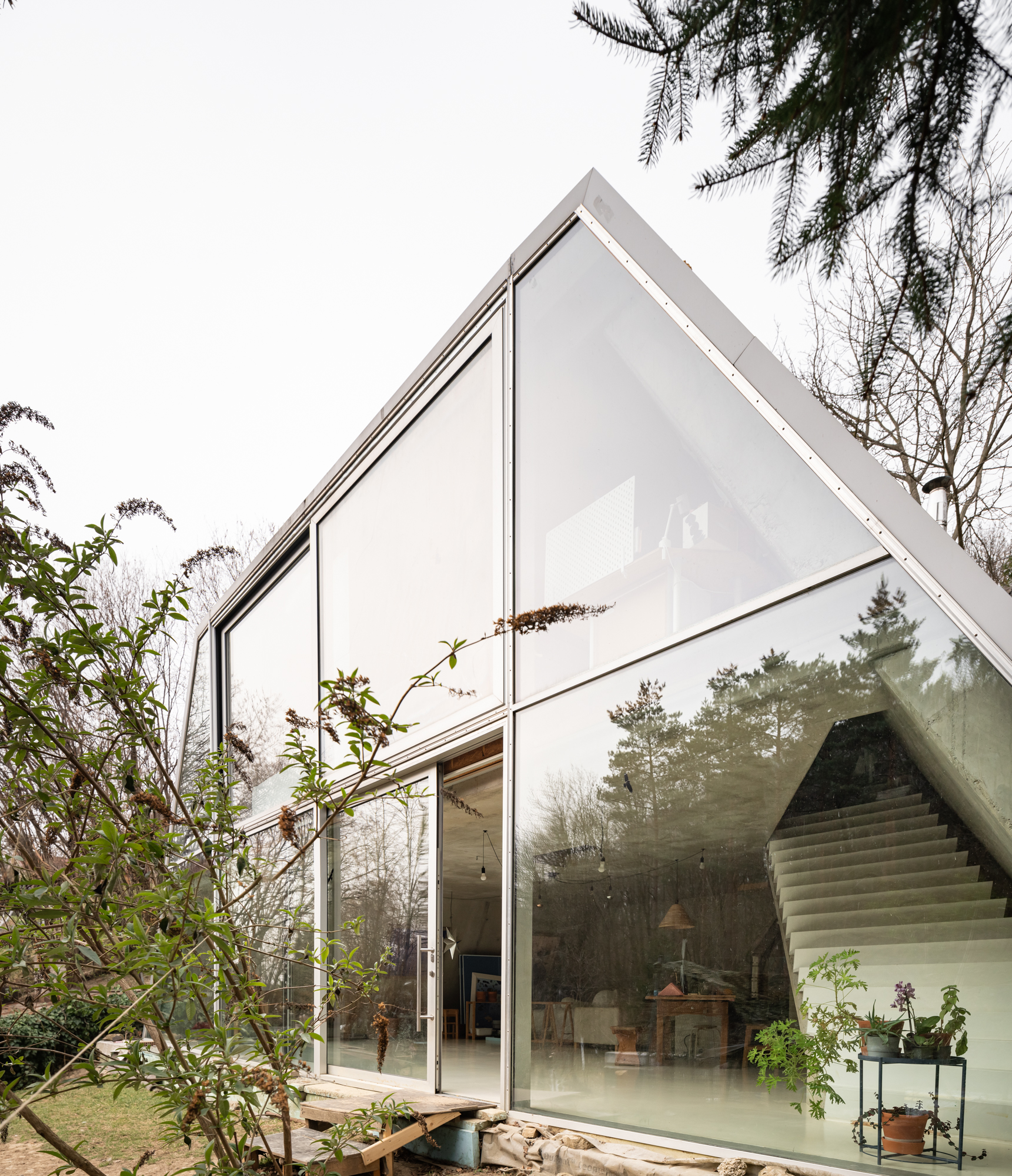 Dom vo svahu, Pernek | Archinfo.sk
