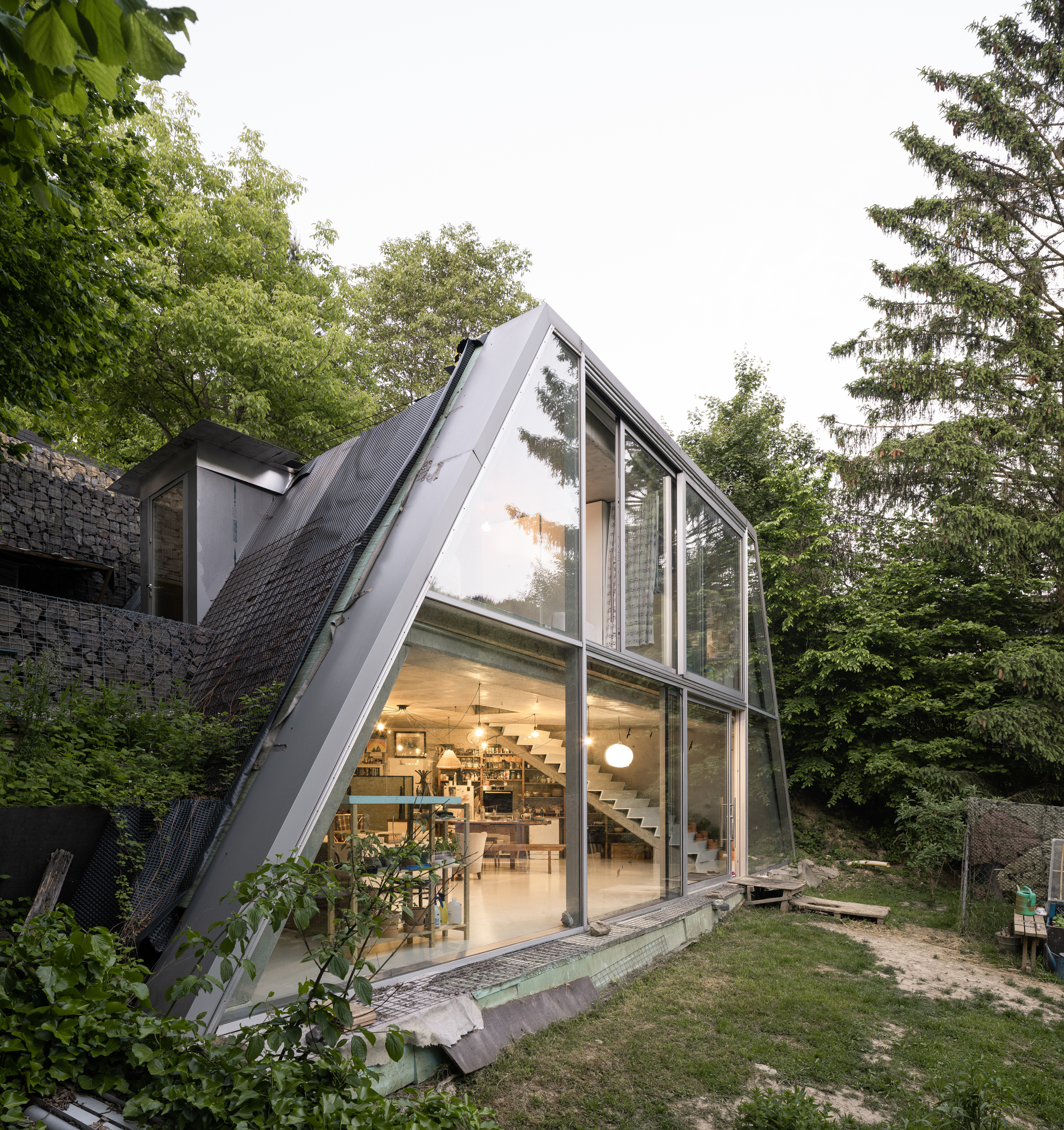Dom vo svahu, Pernek | Archinfo.sk