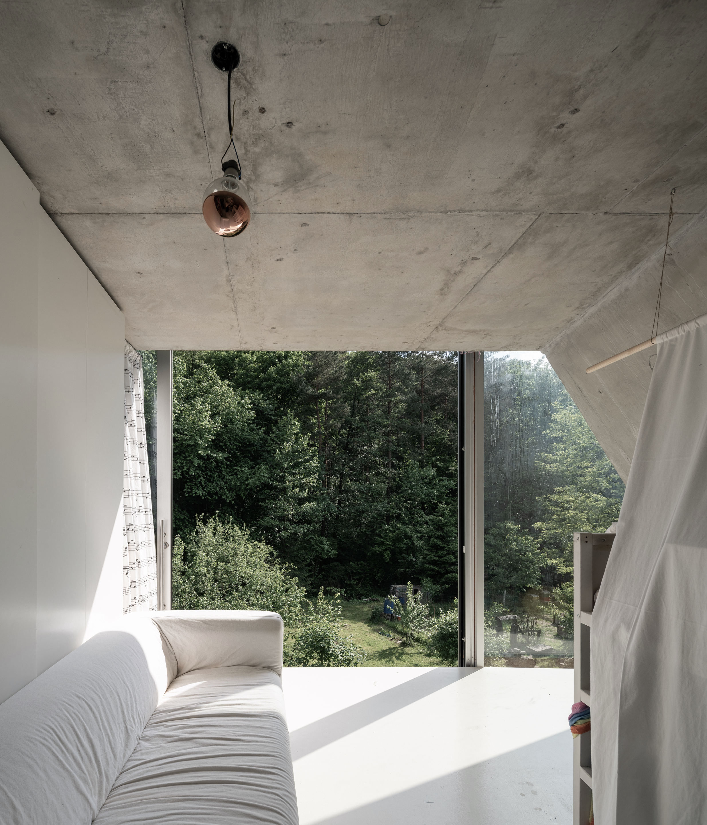 Dom vo svahu, Pernek | Archinfo.sk