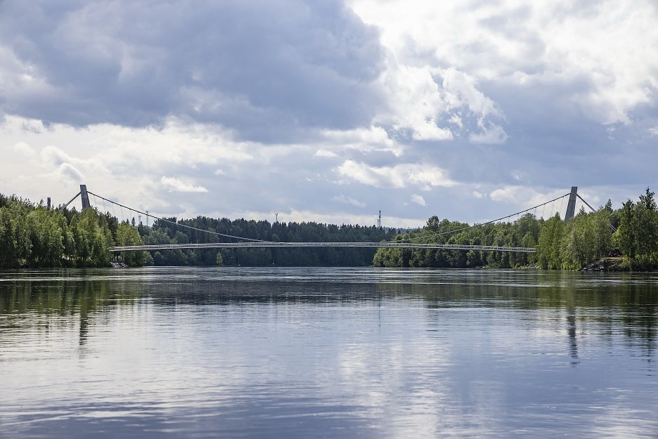 Lundabron - visutá lávka pre peších a cyklistov cez rieku Ume, Švédsko ...