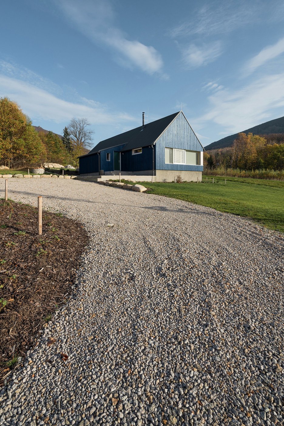 Chata na svahovitom pozemku, Jizerské hory (ČR) | Archinfo.sk