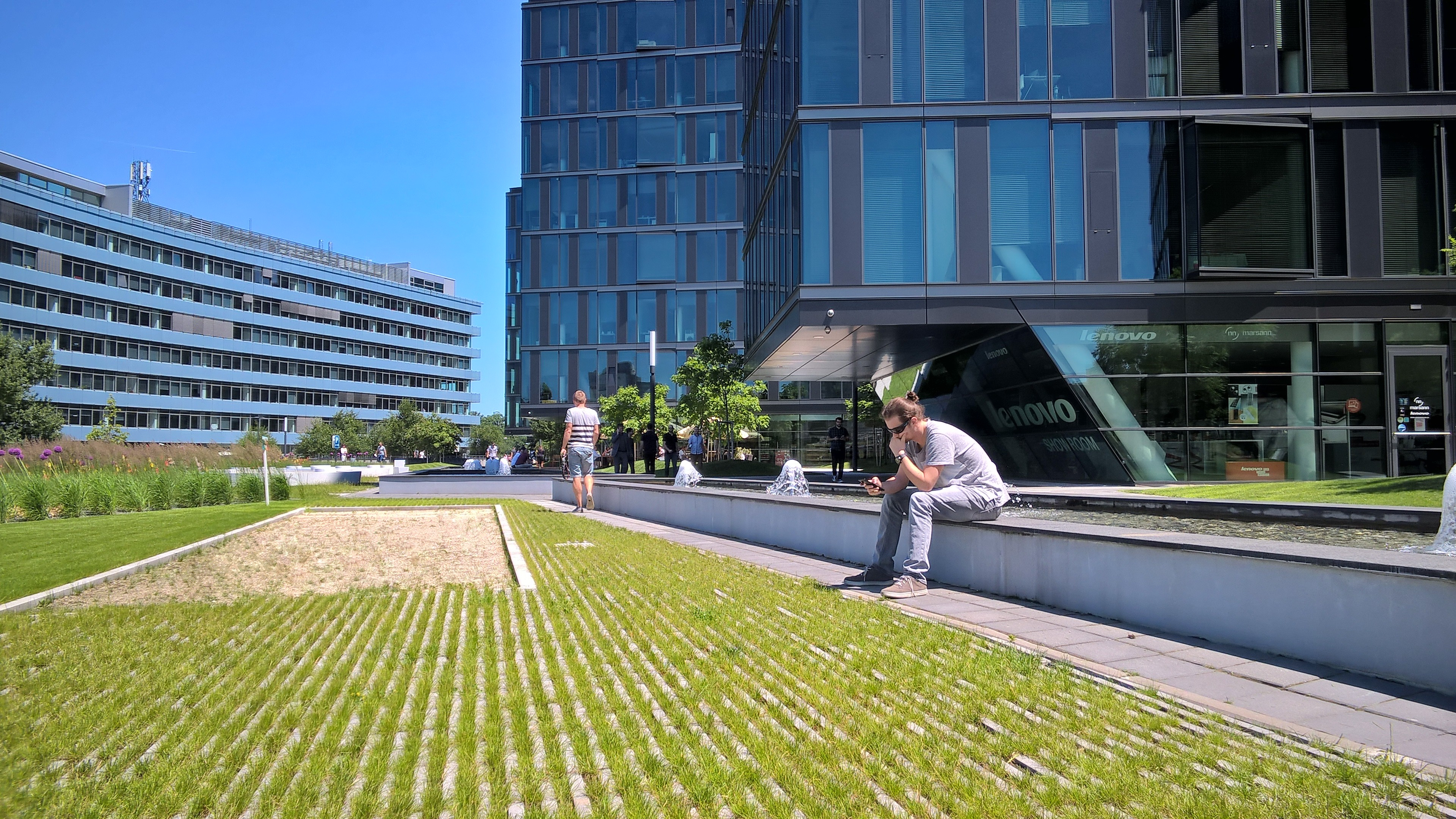 Exteriérové úpravy Digital parku v Bratislave | Archinfo.sk