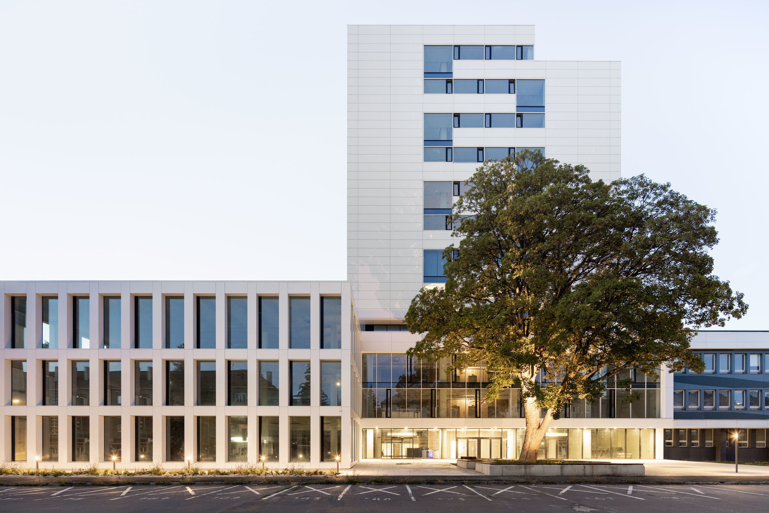 Interpolis Office Center - prestavba administratívnej budovy v Banskej ...