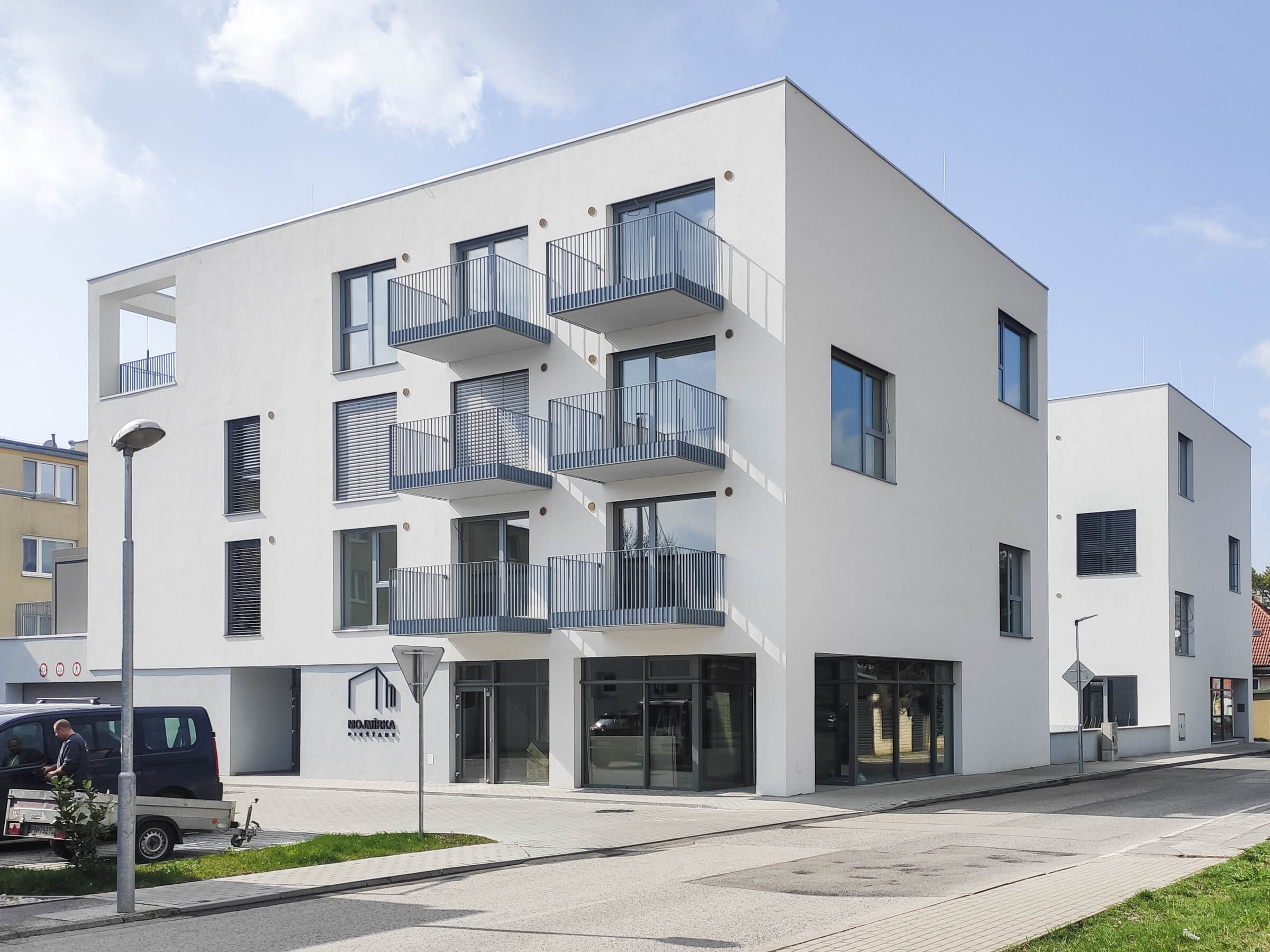 Bytový dom s občianskou vybavenosťou Mojmírka, Piešťany | Archinfo.sk