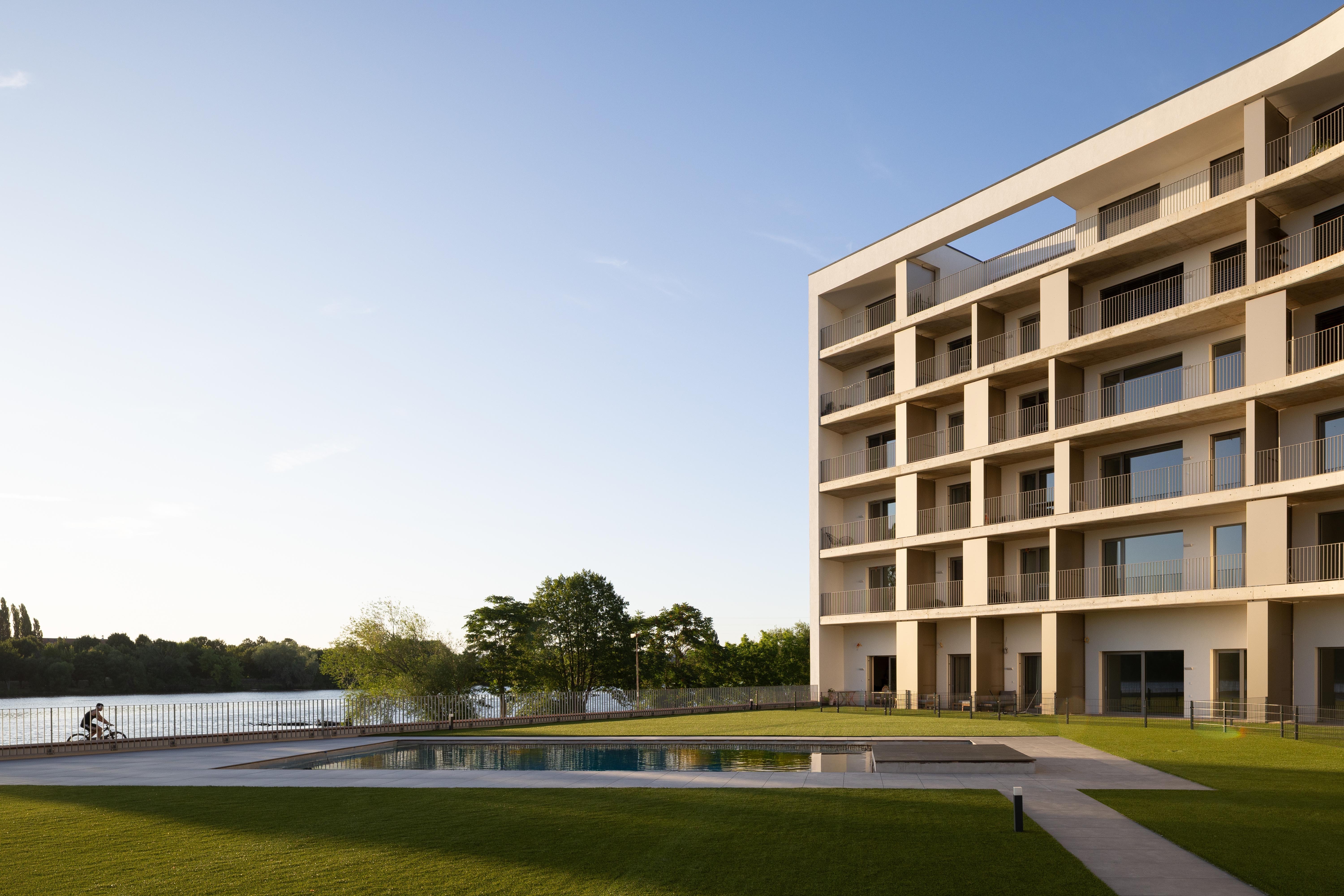 Blue Wave Apartments, Banka | Archinfo.sk