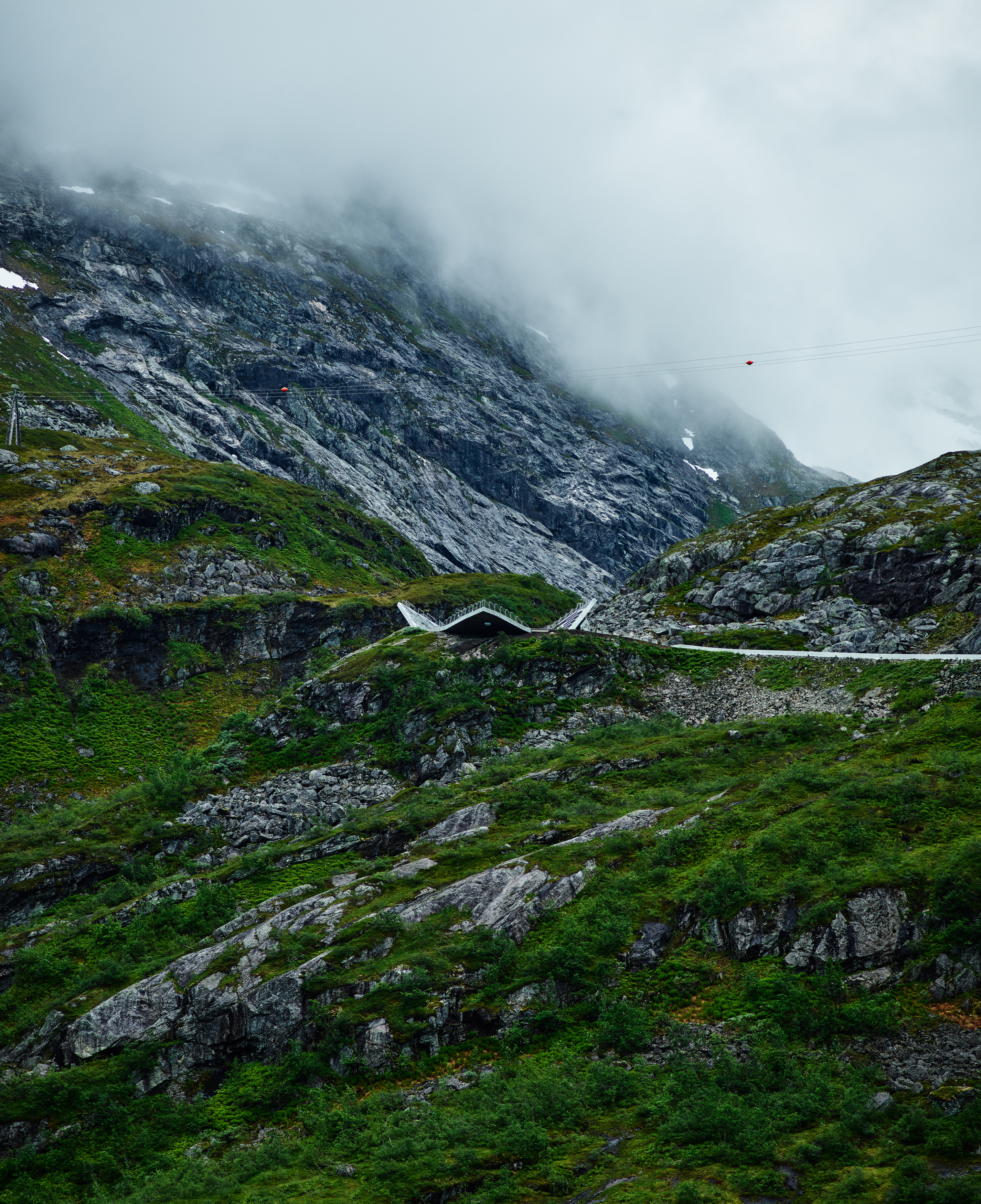 Vyhliadka pod horou Gaular, Nórsko | Archinfo.sk