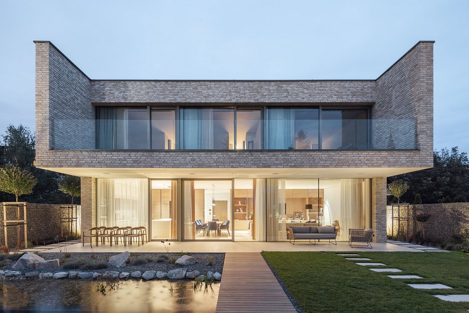 Dom R, Rovinka | Archinfo.sk